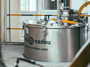 Vertical batch centrifuge with automatic discharge - Nordic Engineering ApS