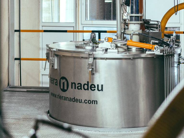 Vertical batch centrifuge with automatic discharge - Nordic Engineering ApS